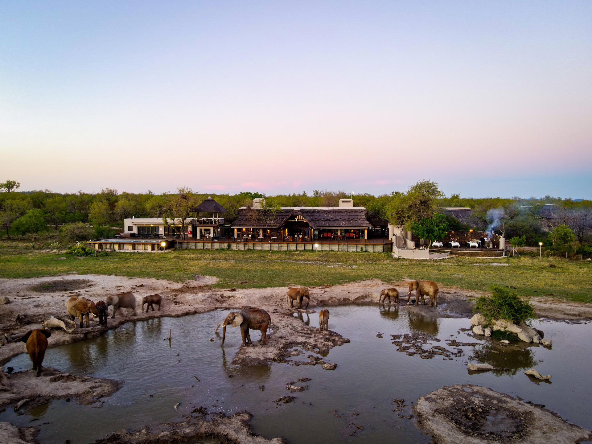 TOP 10 LUXURY WILDLIFE RETREATS IN AFRICA | Luxe Global Awards